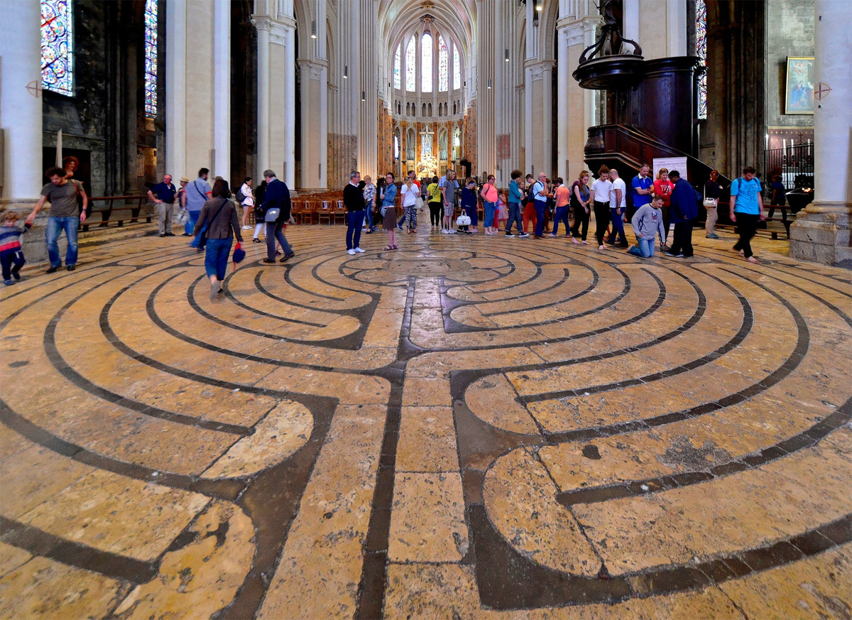 Finde deinen Weg! Labyrinth in der Kirche Unser Lieber Frauen